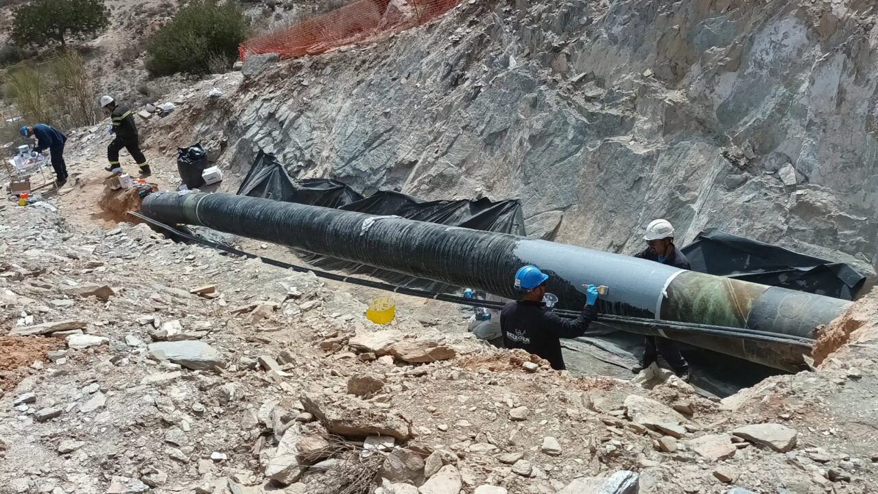 872 Metre Oil Pipeline Restored with Composite Wrap - Belzona Blog